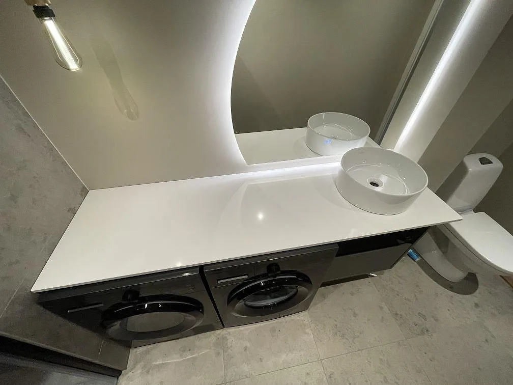 Bänkskiva i Technistone Crystal Absolute White, Huddinge | Genomfört ...