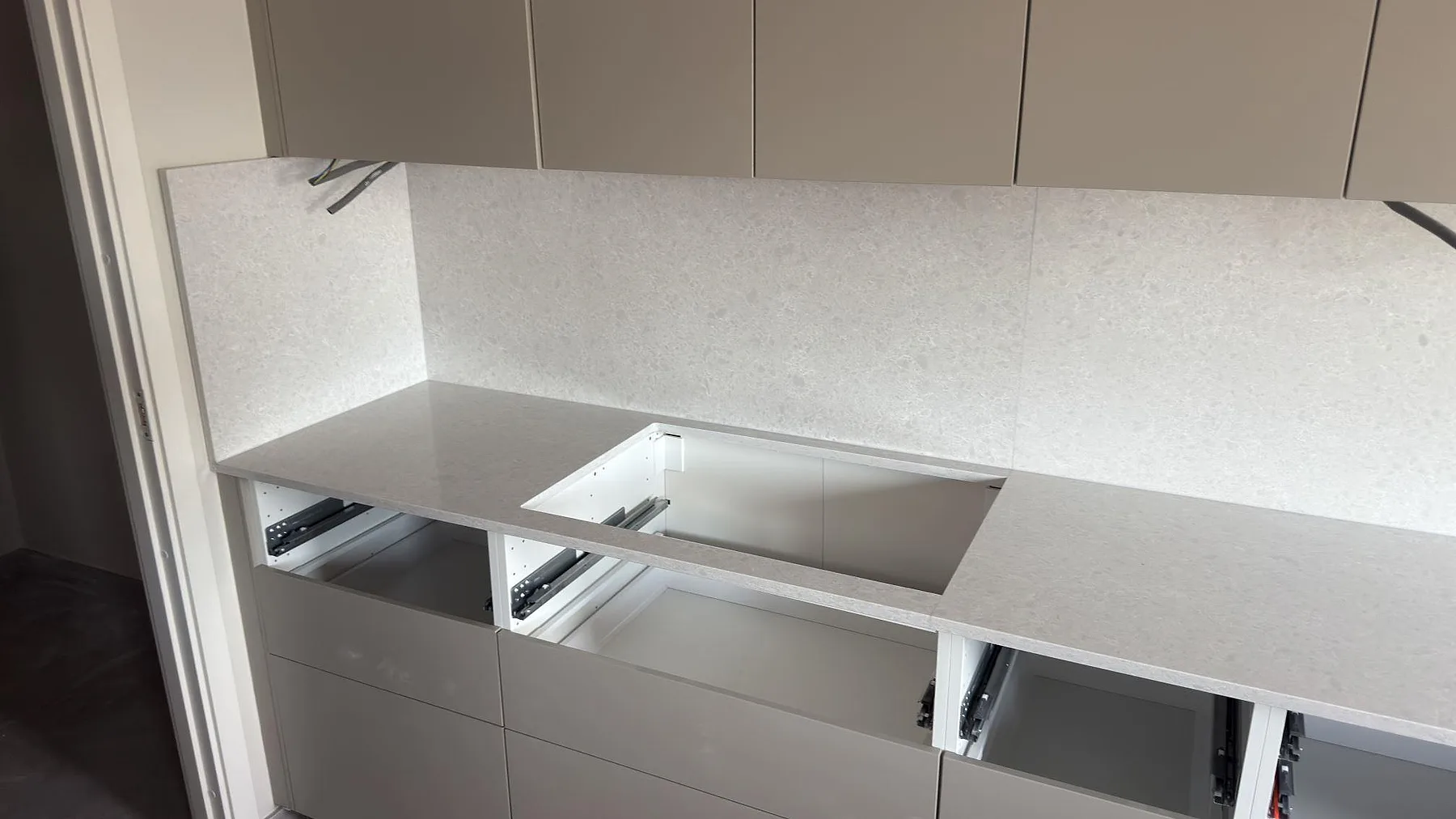 Köksbänkskiva i Technistone Noble Quartzite, Södertälje | Genomfört ...